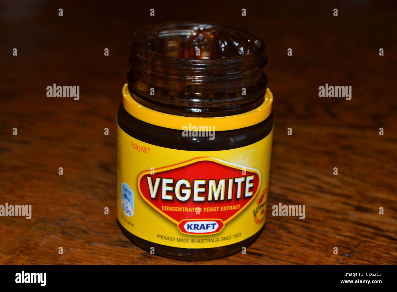 Vegemite white background Banque de photographies et d’images à haute ...