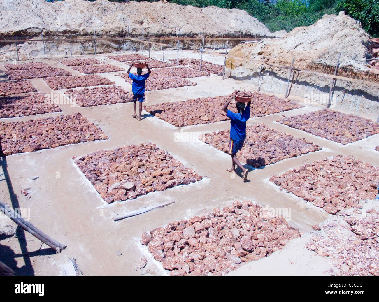 Fondations en pierre pour un nouveau bâtiment Goa, Inde Photo Stock - Alamy