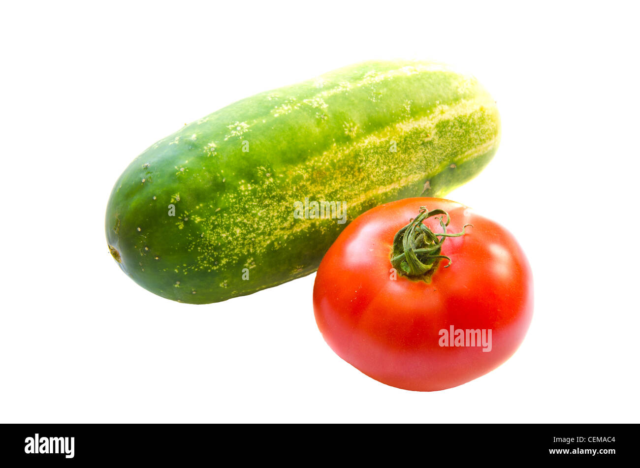 Le concombre et la tomate la nutrition saine alimentation légumes isolé ...