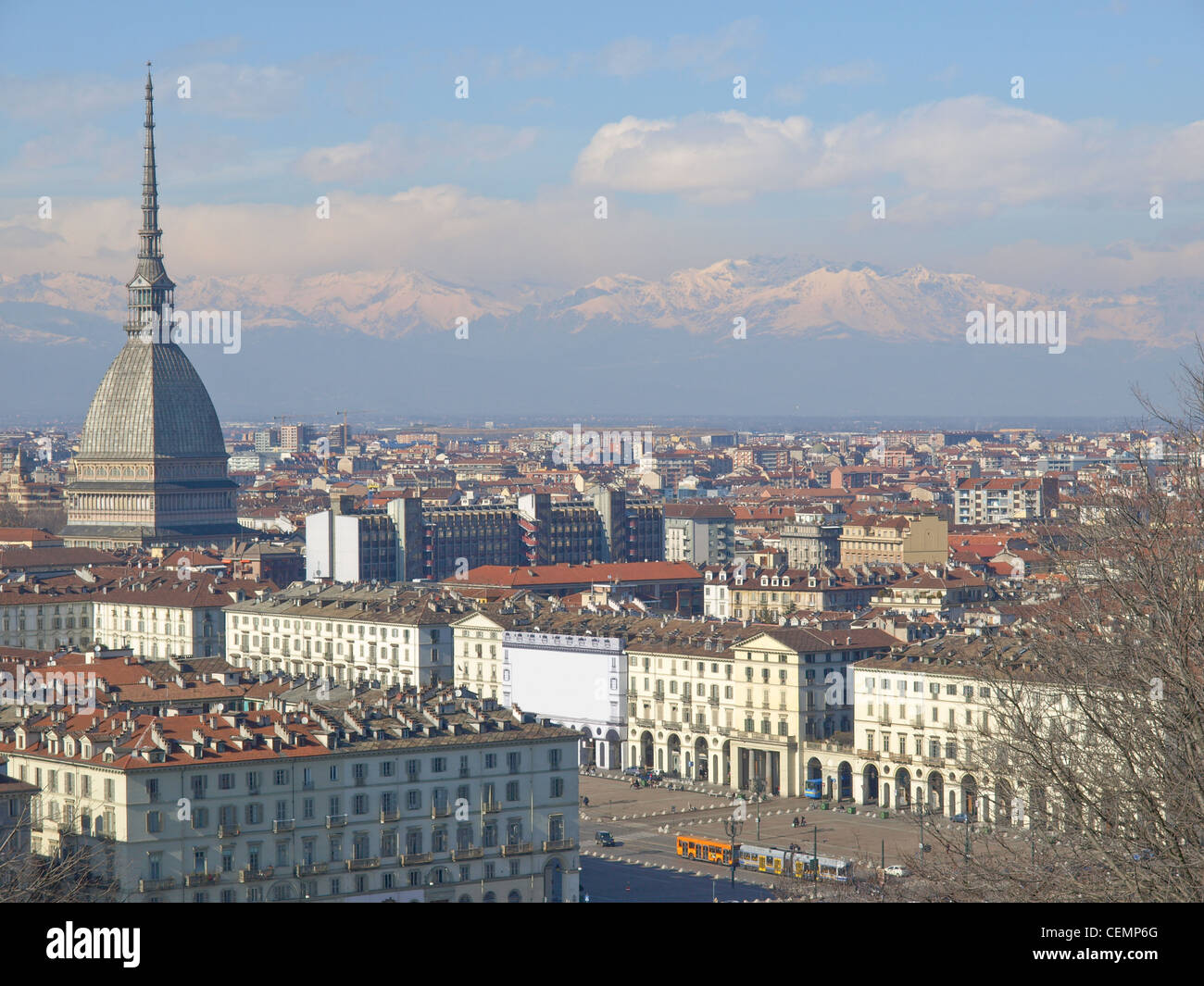 Ville de Turin (Torino) skyline panorama vu de la colline Photo Stock ...