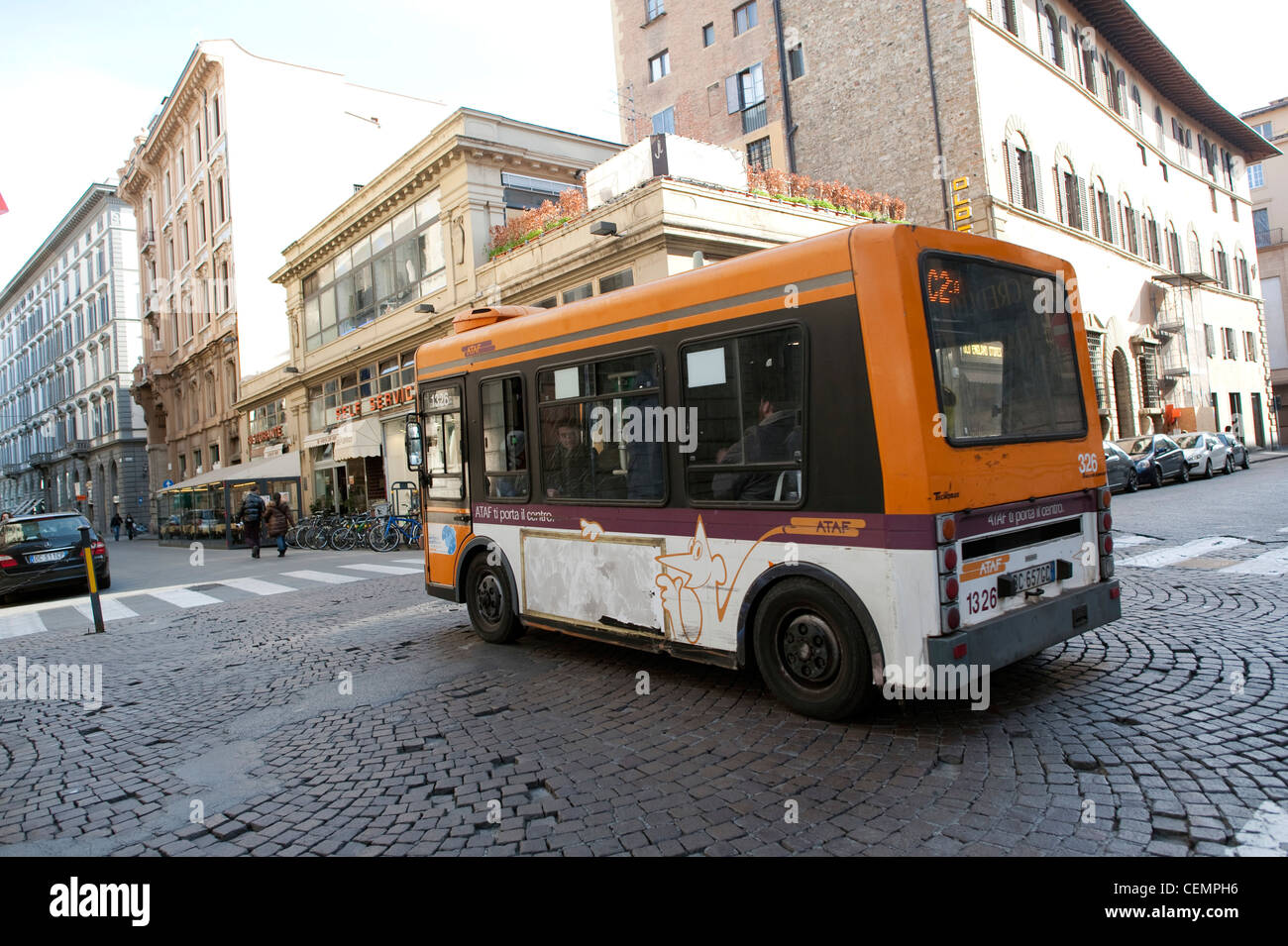 Petit autobus Banque de photographies et d’images à haute résolution ...
