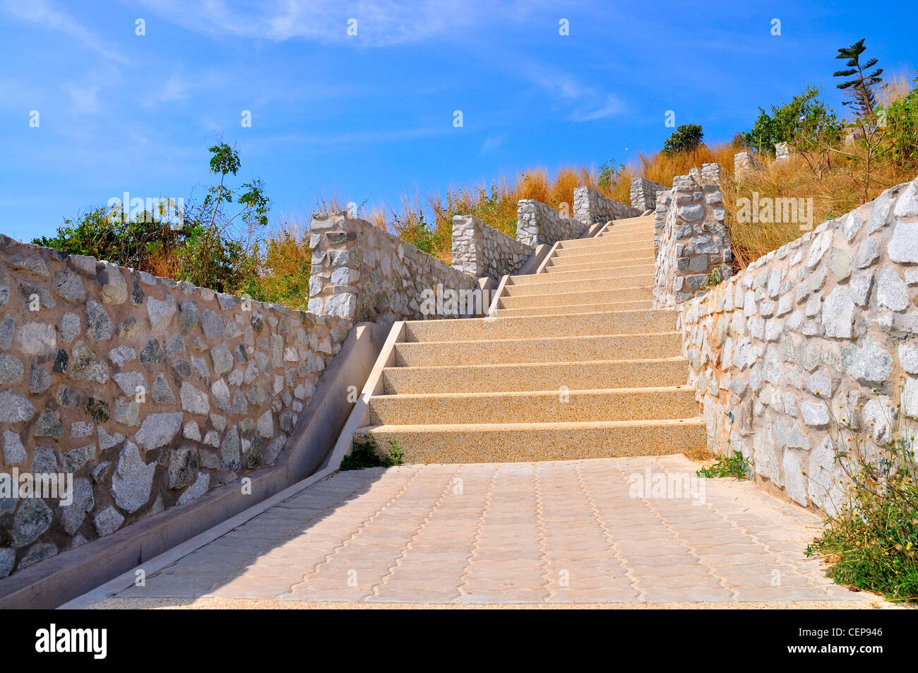 Sentier en haut de la colline Banque de photographies et d’images à ...