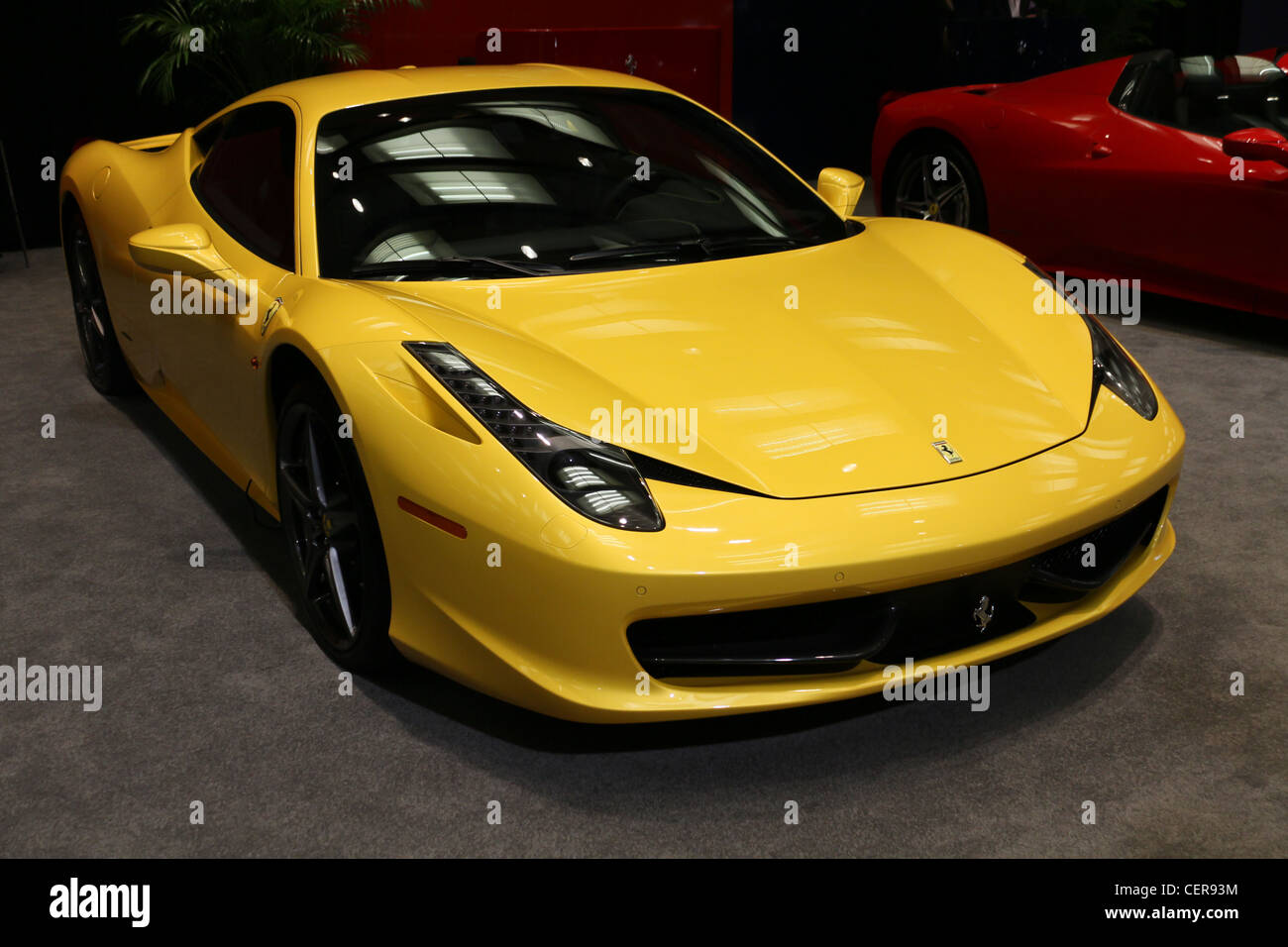 Ferrari jaune Banque de photographies et d’images à haute résolution ...