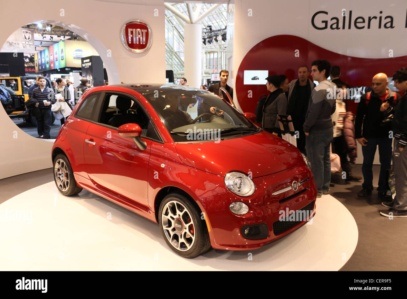 Fiat 500 rouge Banque de photographies et d’images à haute résolution ...