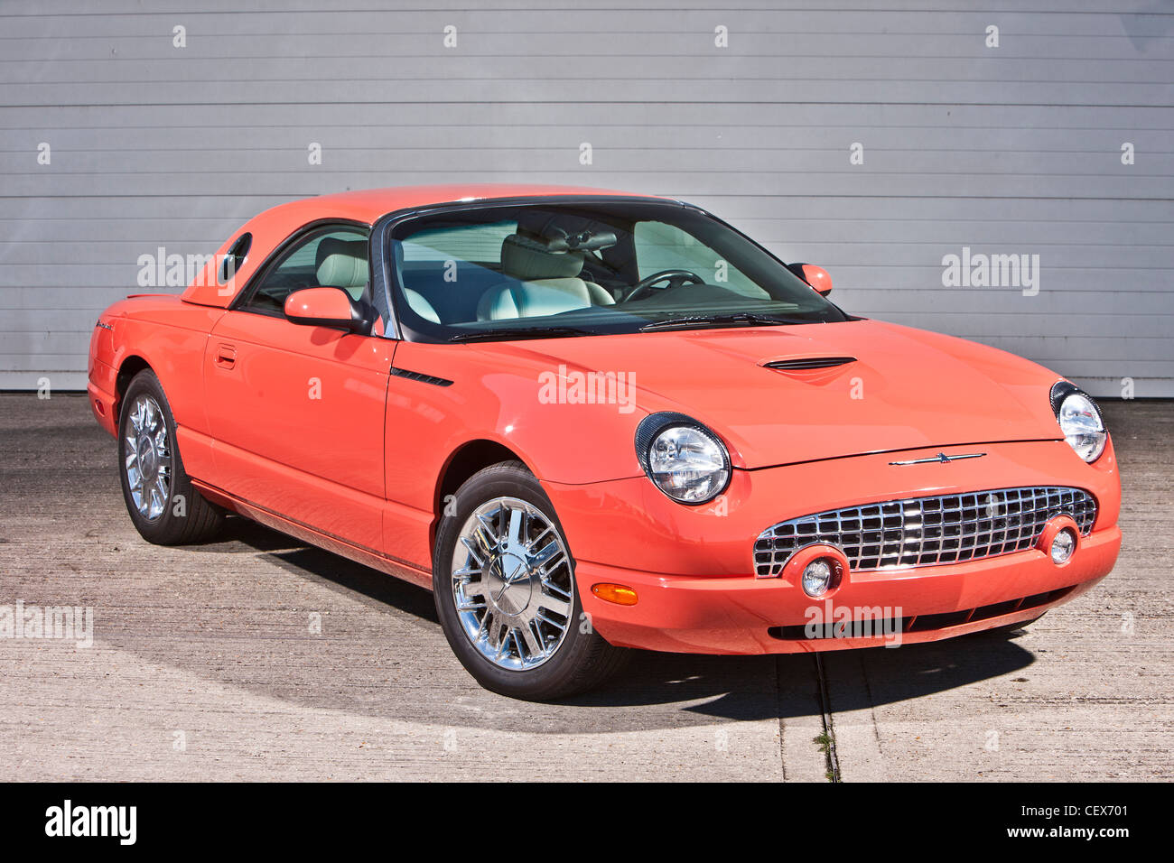 Bond car Banque de photographies et d’images à haute résolution - Alamy