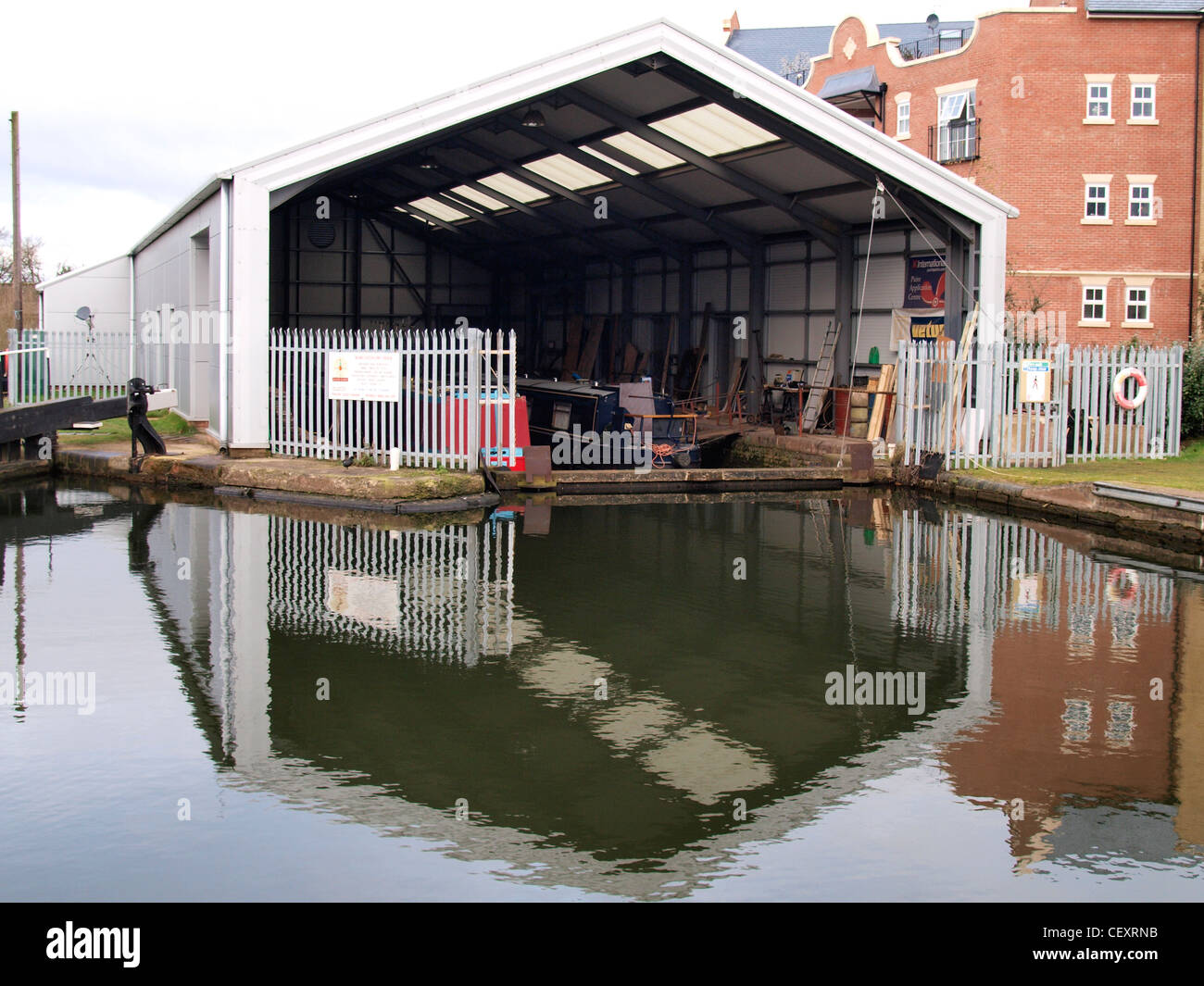 Dry docks Banque de photographies et d’images à haute résolution - Alamy