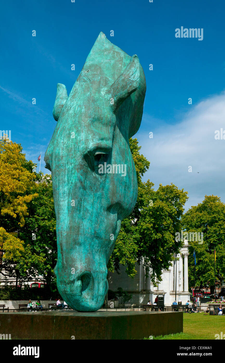 Marble Arch Statue d'une tête de cheval géant, Londres, Angleterre ...