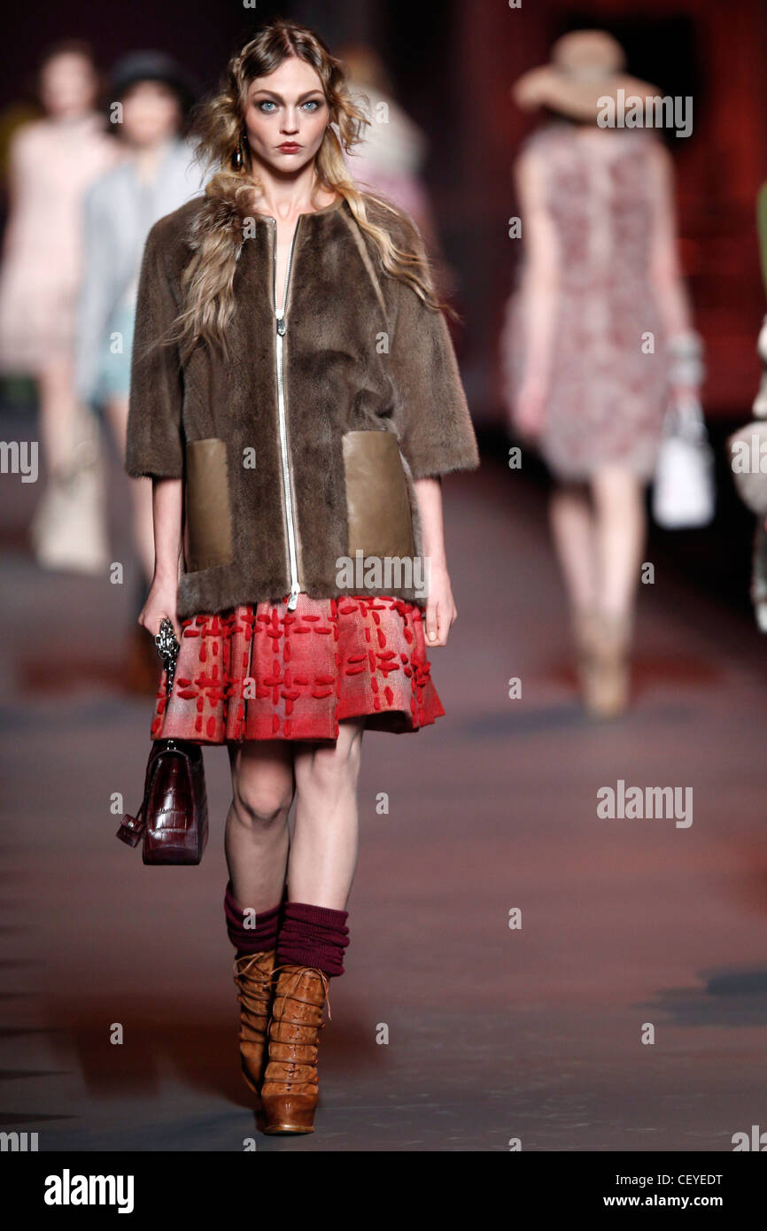 Dior paris ready wear autumn Banque de photographies et d’images à ...