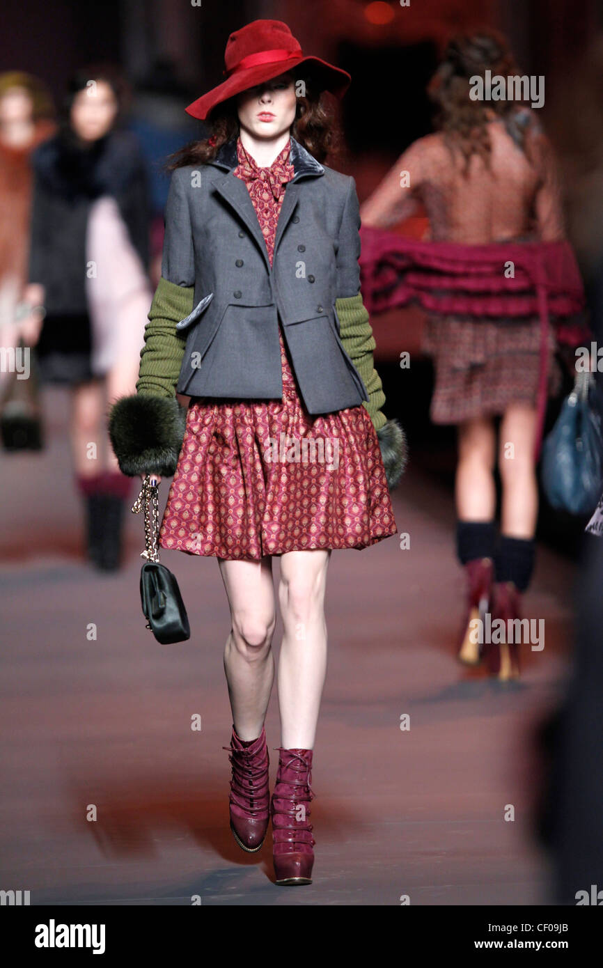 Dior paris ready wear autumn Banque de photographies et d’images à ...