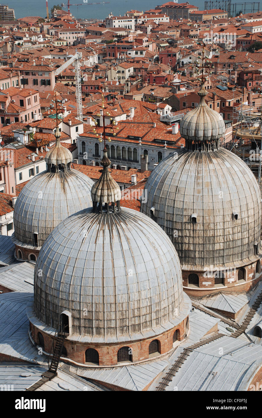 Dômes de toit de la Basilique Saint Marc Venise Photo Stock - Alamy