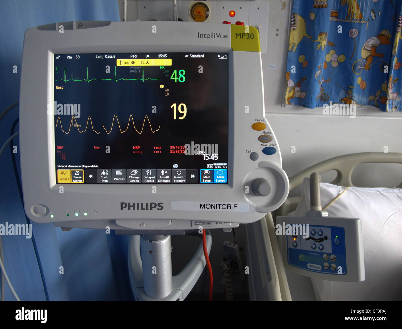 Hospital bedside monitoring equipment Banque de photographies et d ...