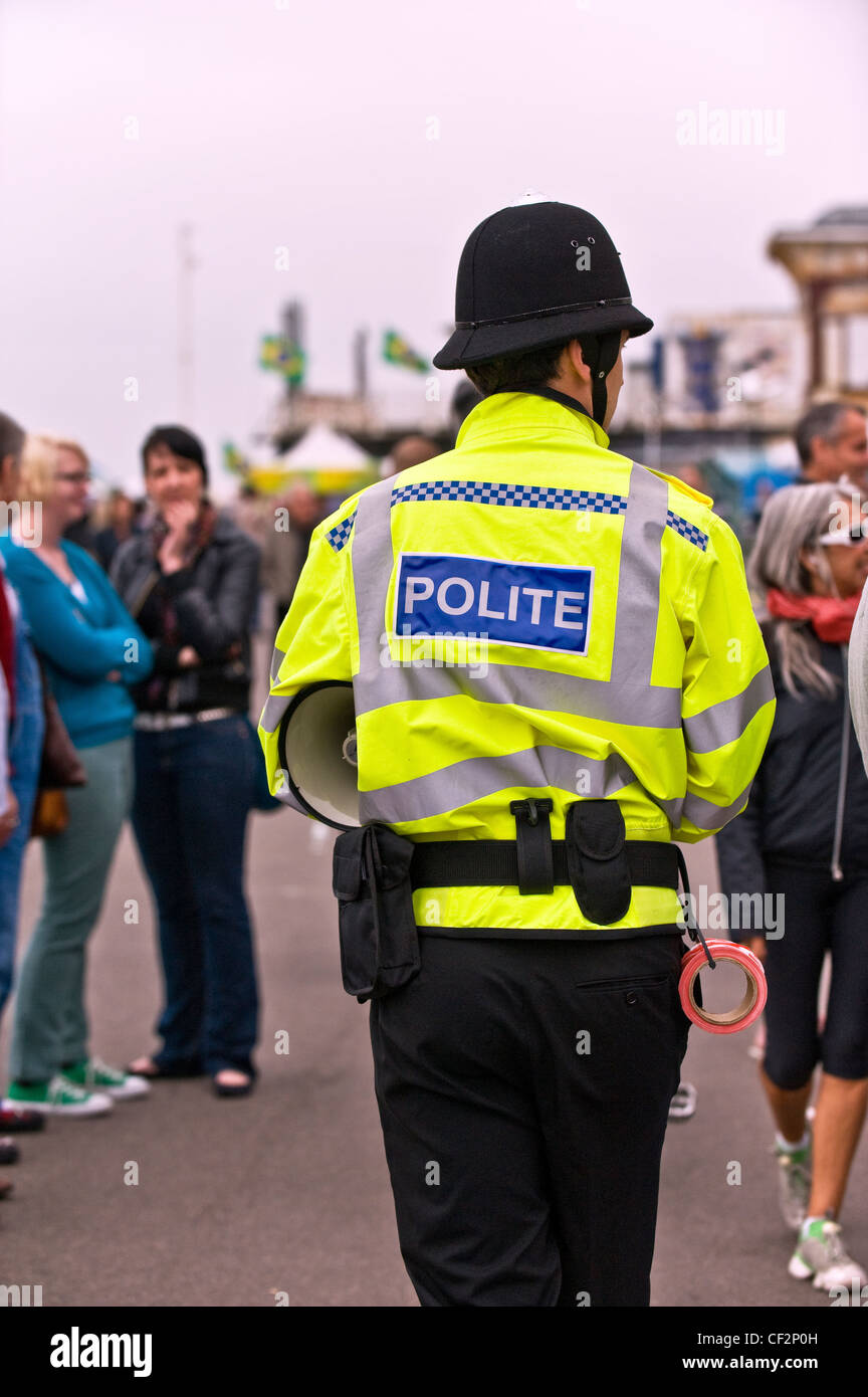 Wearing police uniform Banque de photographies et d’images à haute ...