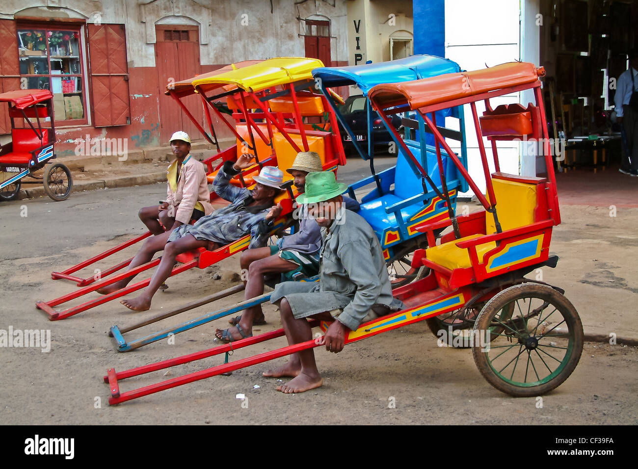 Pousse-pousse à Antsirabe, Madagascar highlands Photo Stock - Alamy