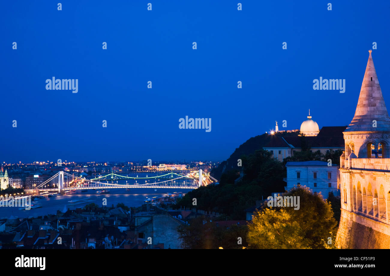 La Hongrie, Budapest, quartier du château de Buda, Danube et Pest de Bastion des Pêcheurs de ...