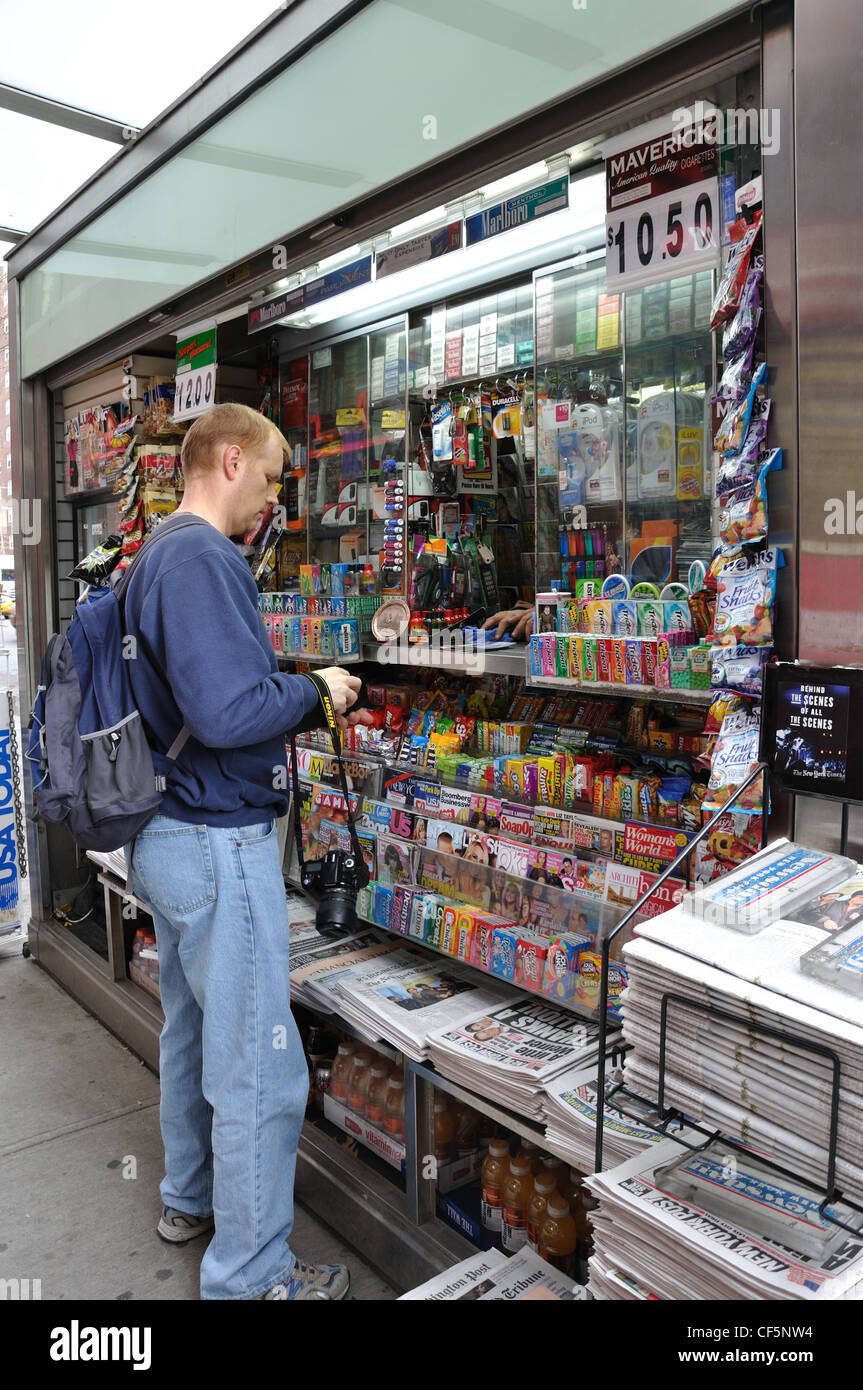 Kiosque de journaux Banque de photographies et d’images à haute ...