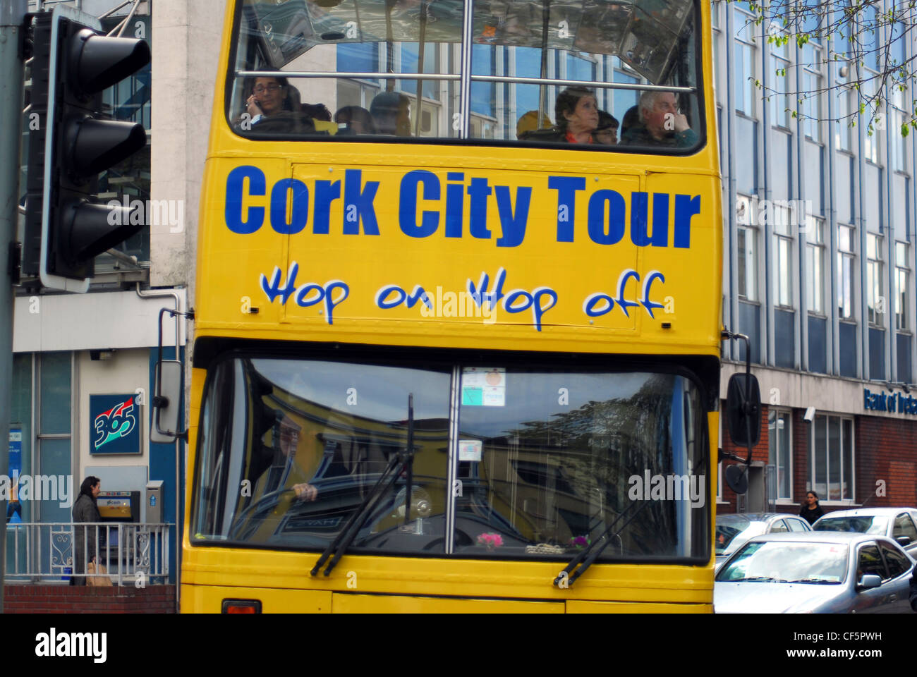 Cork bus Banque de photographies et d’images à haute résolution - Alamy