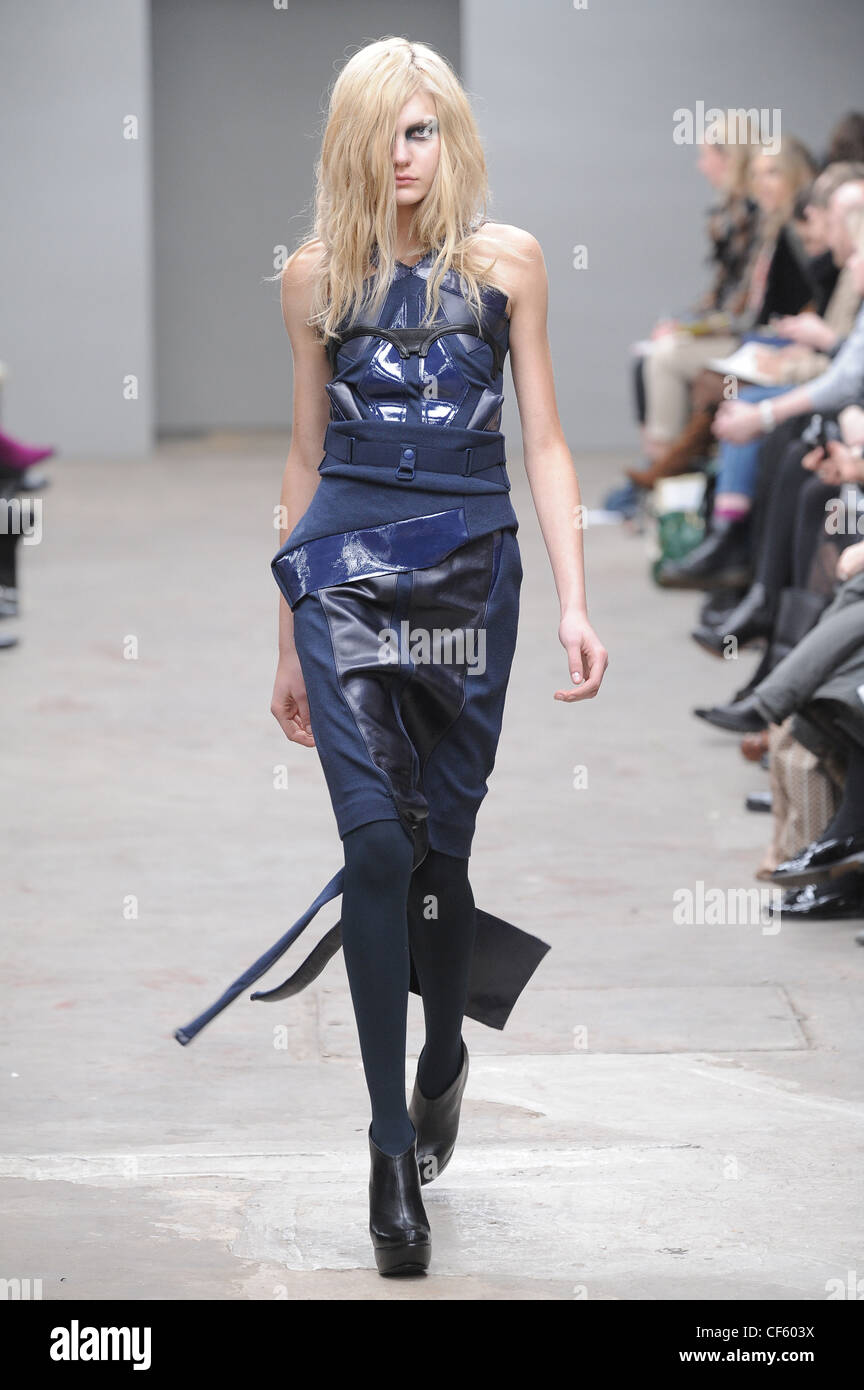 Collants noirs aux genoux Banque de photographies et d’images à haute ...