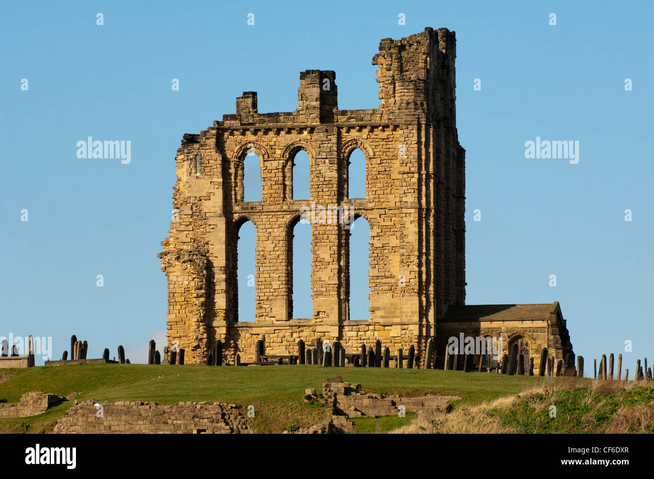 Tynemouth priory Banque de photographies et d’images à haute résolution ...