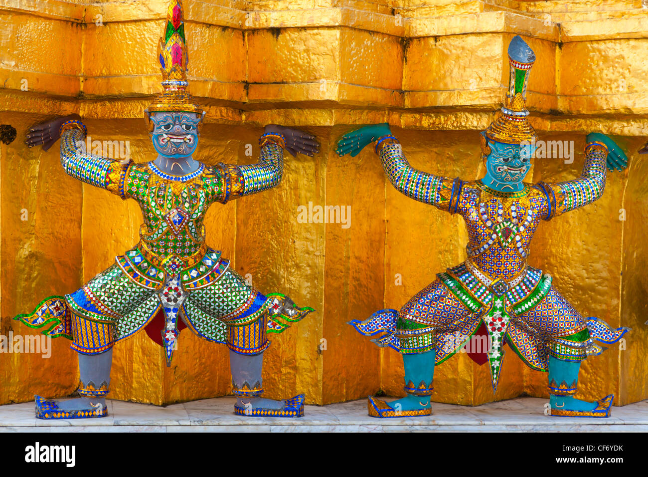 Figure mythique dans le grand palais bangkok Banque de photographies et ...