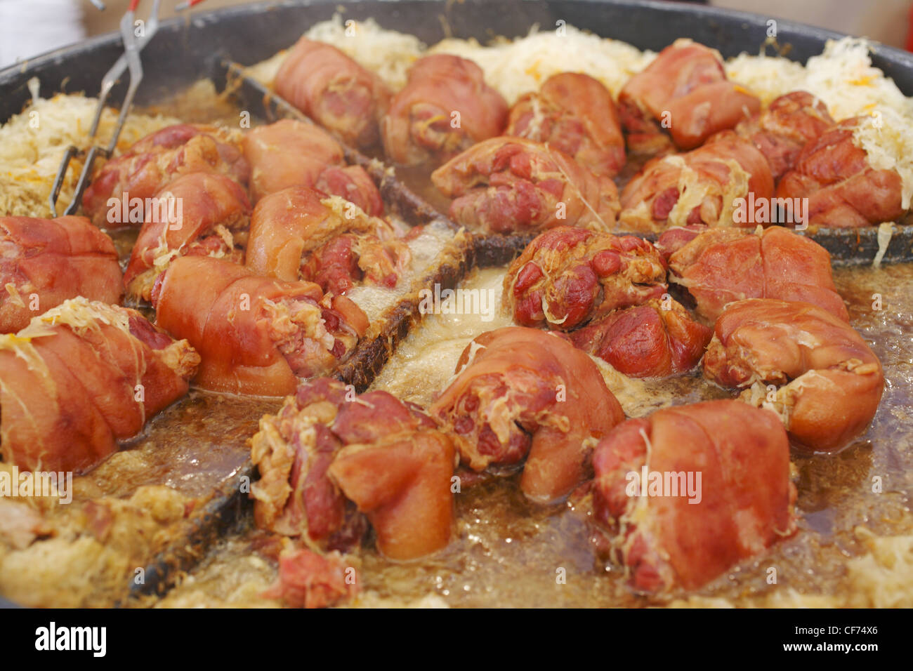 Jarret de porc au chou, plat traditionnel polonais, Pologne Photo Stock ...