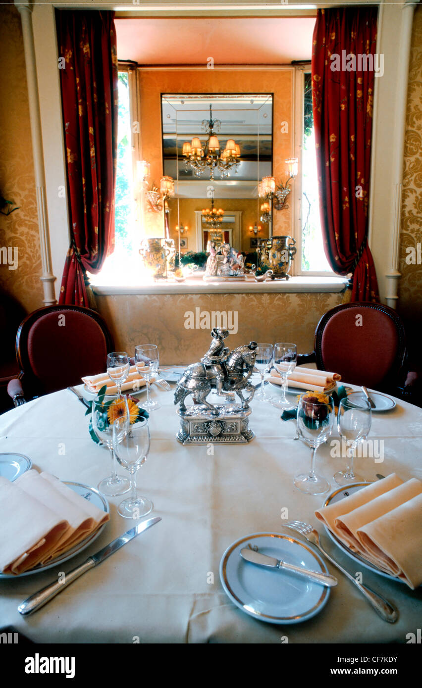 Paris fancy tables Banque de photographies et d’images à haute ...
