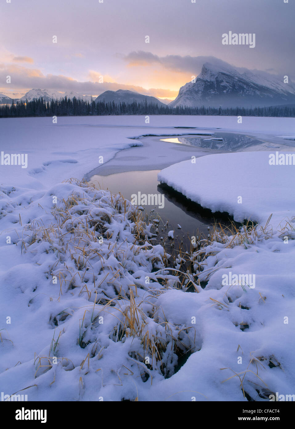 Lac vermillon lacs lac vermillion Banque de photographies et d’images à ...