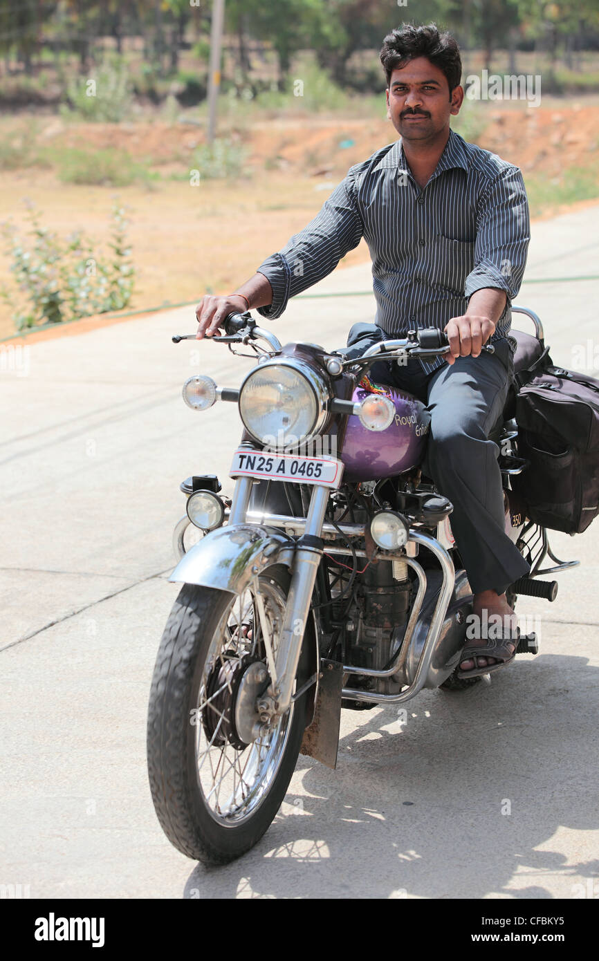 Royal enfield 350 bullet Banque de photographies et d’images à haute ...