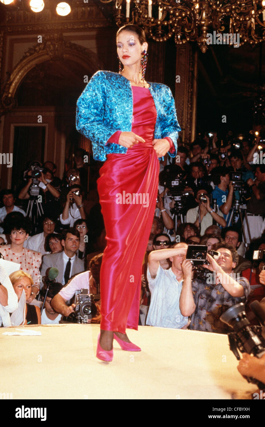 Yves saint laurent paris haute Banque de photographies et d’images à ...