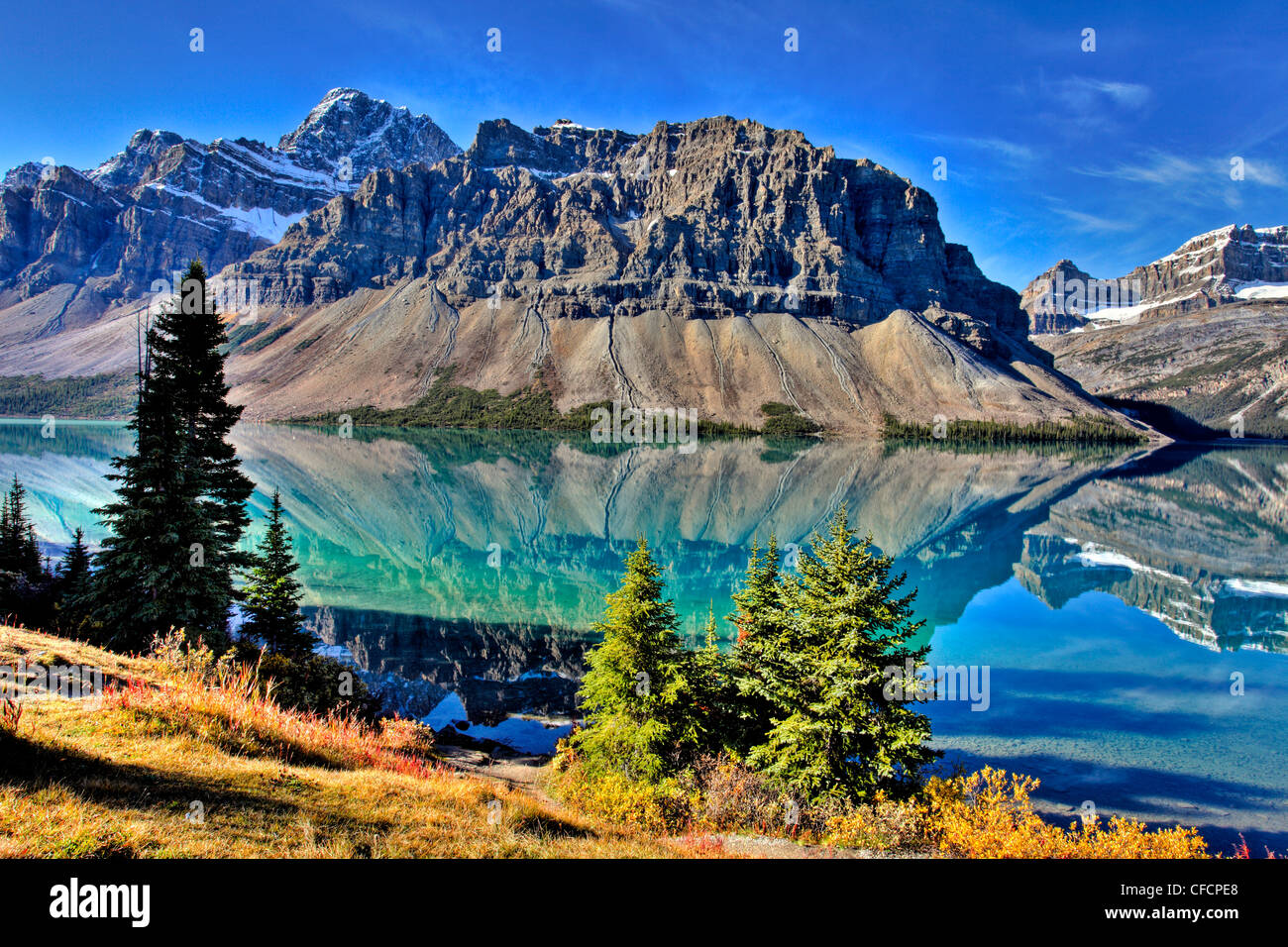Le lac Bow, Crowfoot Mountain, Banff National Park, Alberta, Canada ...