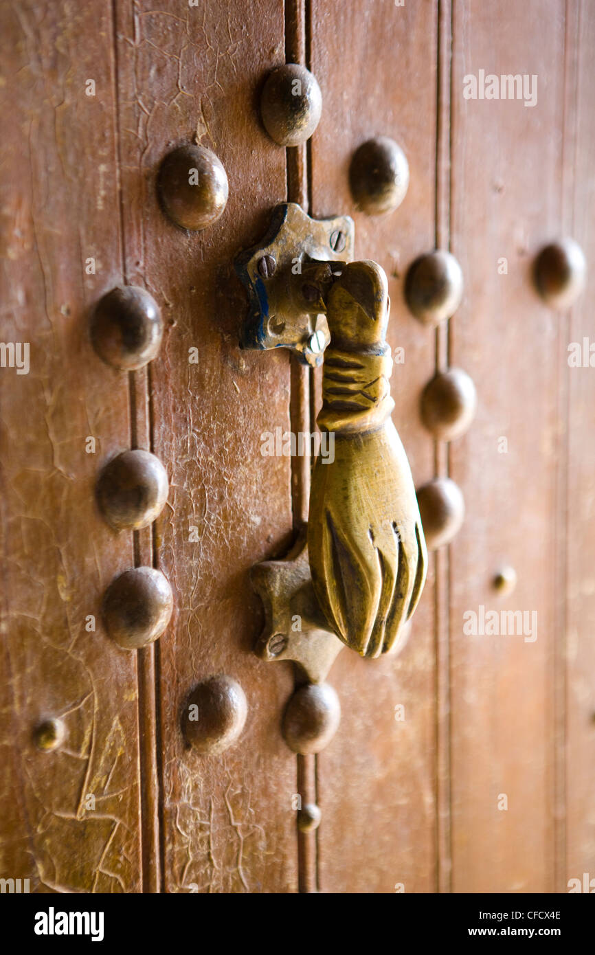 Main de Fatima en laiton heurtoir, un symbole populaire dans le sud du ...