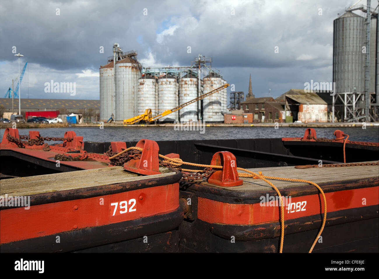 Navires navires vieux bacs flottants Banque de photographies et d ...