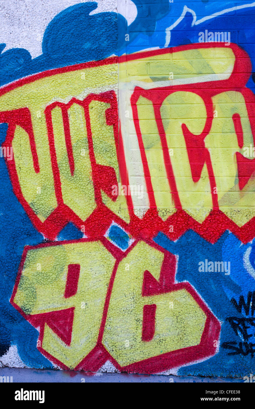 La justice '96 graffitis à Liverpool en commémoration de fans qui sont ...