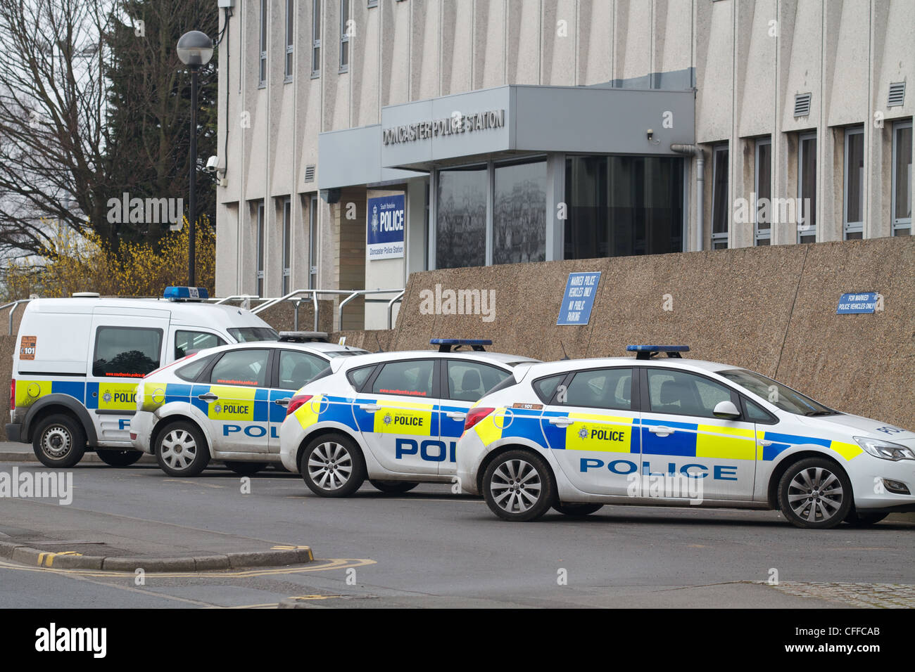Poste de police Banque de photographies et d’images à haute résolution ...