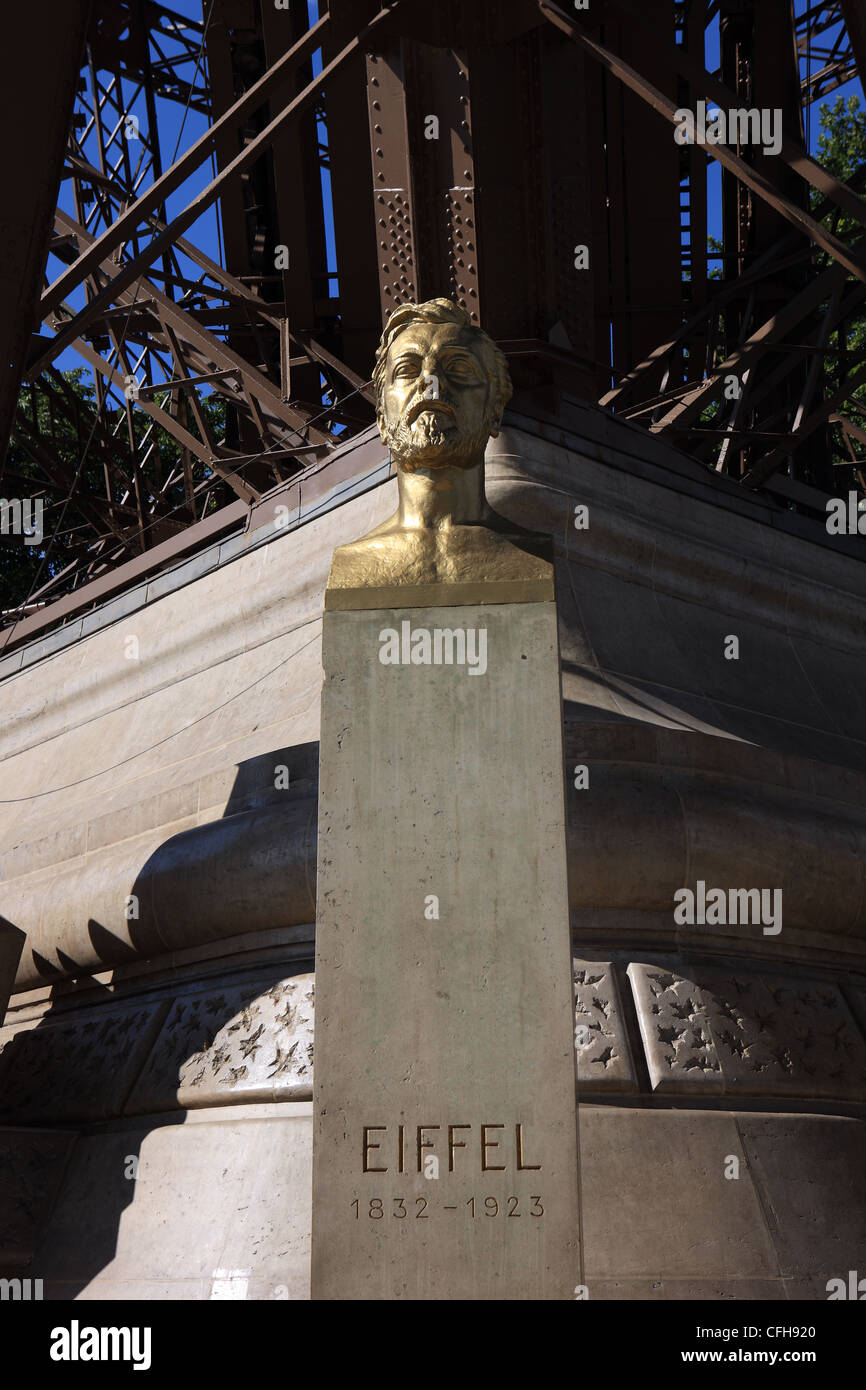 Statue of gustave eiffel Banque de photographies et d’images à haute résolution - Alamy