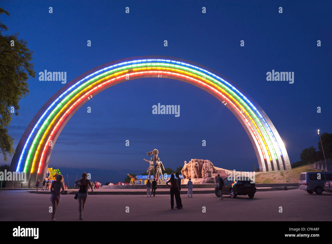 Arch arc-en-ciel, l'Amitié des Nations Monument, Kiev, Ukraine, l ...