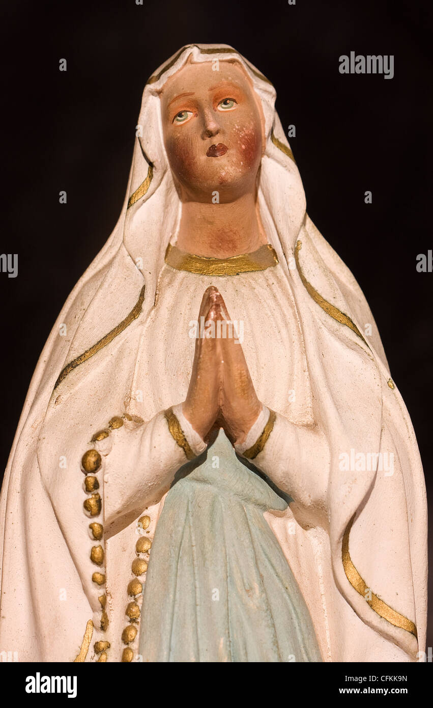 Le gypse statue de la Sainte Vierge Marie Photo Stock - Alamy