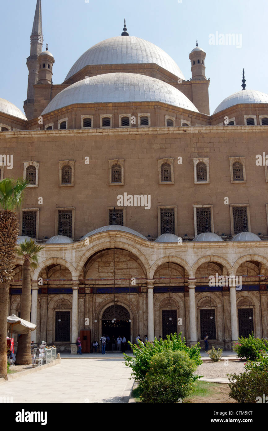 Le Caire. L'Égypte. Vue de l'entrée de la mosquée de style ottoman ...
