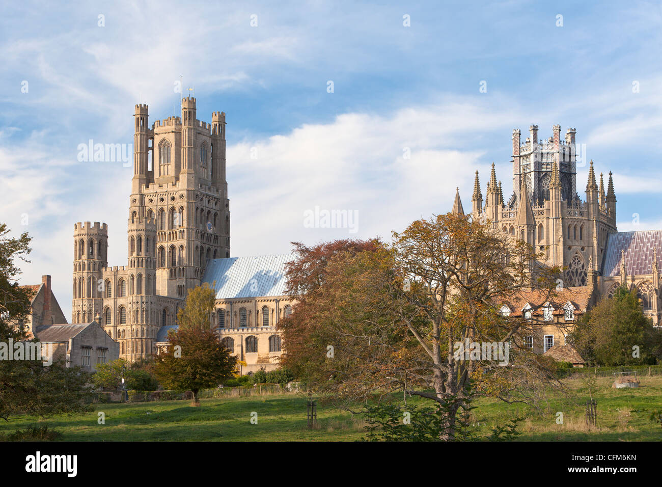 Ely cathedral exterior Banque de photographies et d’images à haute ...