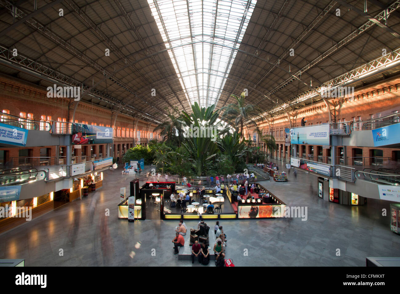 Gare d'atocha renfe Banque de photographies et d’images à haute ...