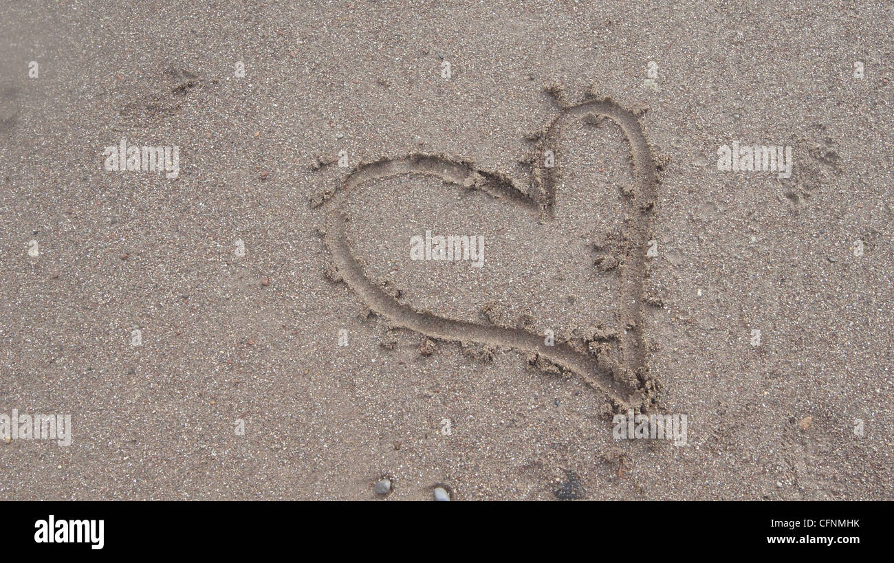 Coeur dans le sable Banque de photographies et d’images à haute ...