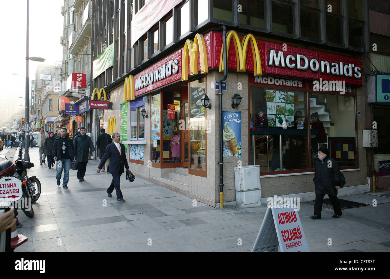 Mcdonalds restaurant istanbul turkey Banque de photographies et d ...