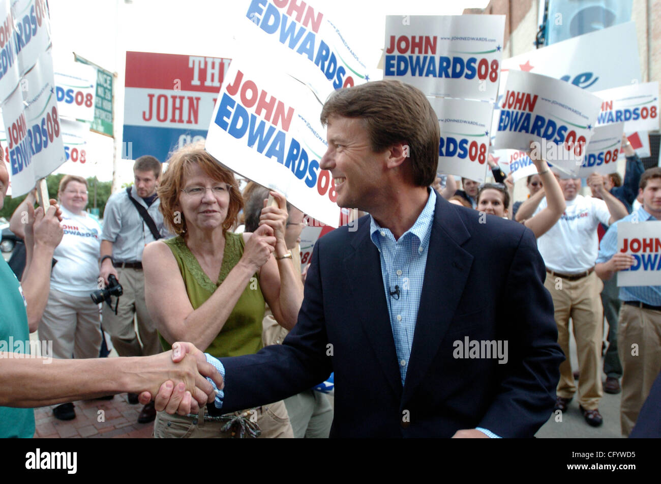 John Edwards arrive à la 8e édition de la célébration de la renommée de ...