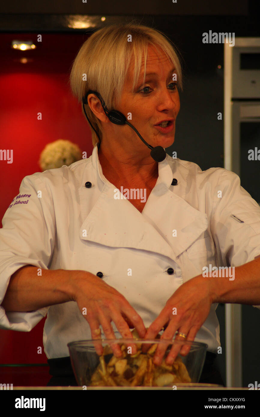 Télévision Celebrity chef, Lesley Waters prépare le strudel aux pommes ...