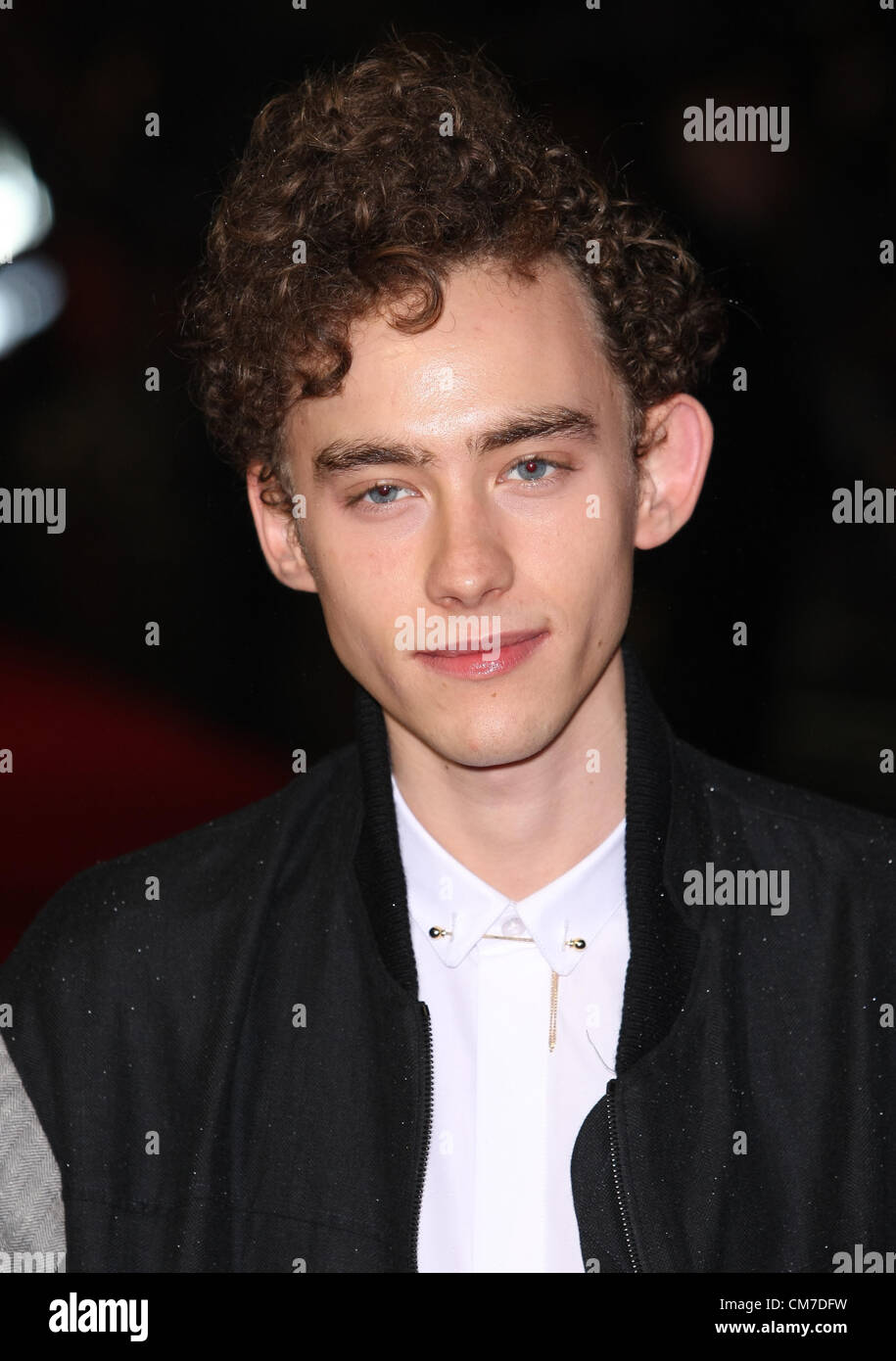 Olly alexander Banque de photographies et d’images à haute résolution ...