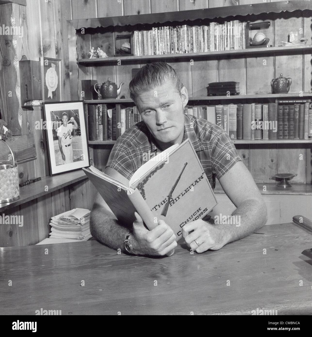 CHUCK CONNORS.AKA Kevin Joseph Aloysius Connors.Fourni par Photos inc ...