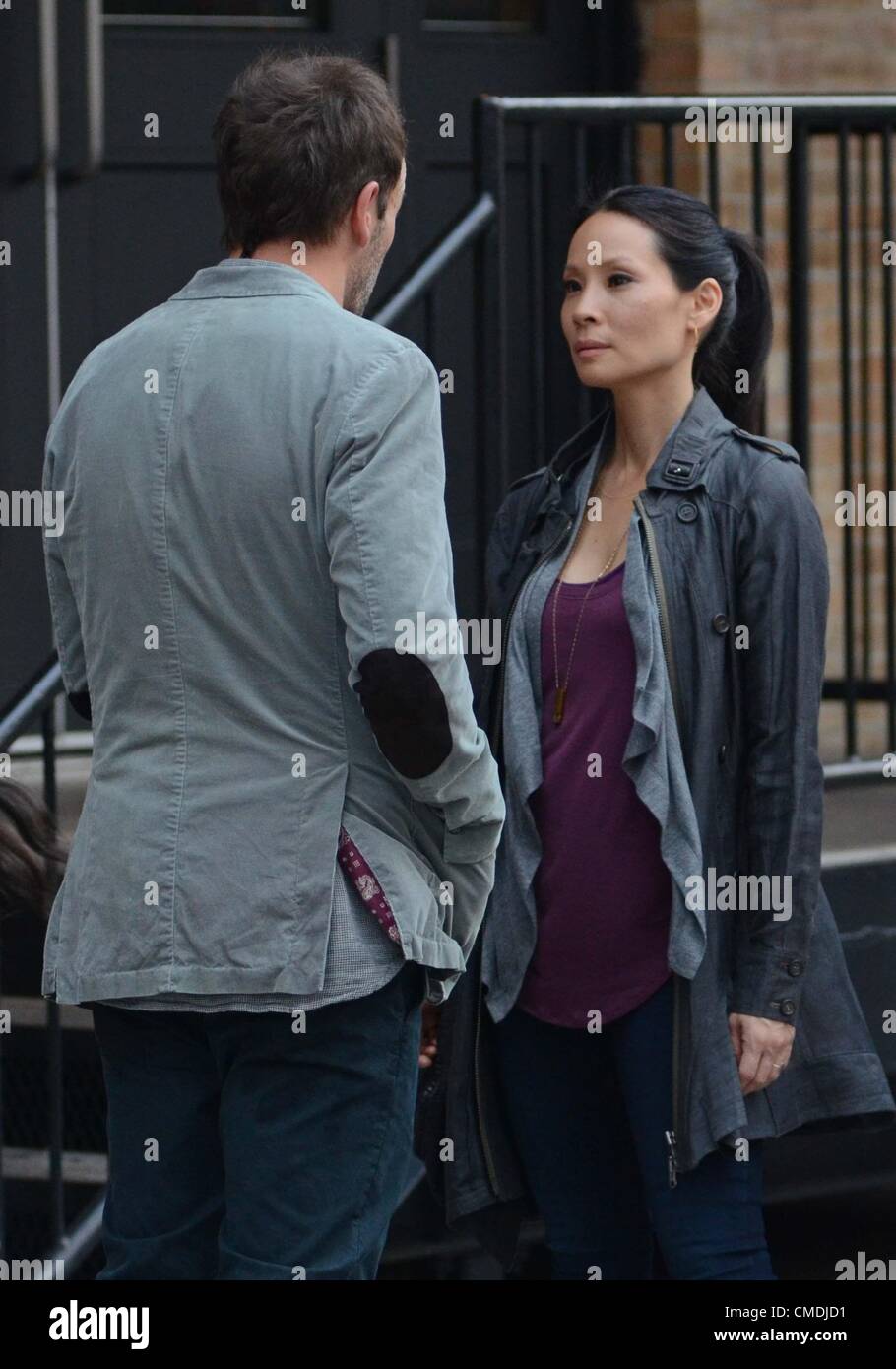 Lucy liu and jonny lee miller Banque de photographies et d’images à haute résolution - Alamy