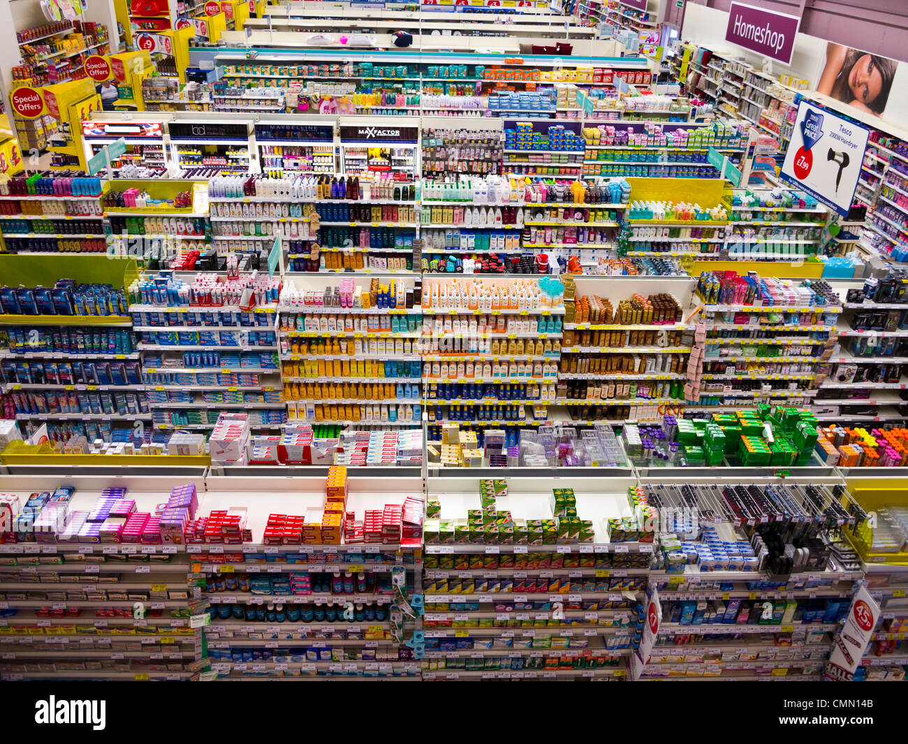 Supermarket shelfs Banque de photographies et d’images à haute ...