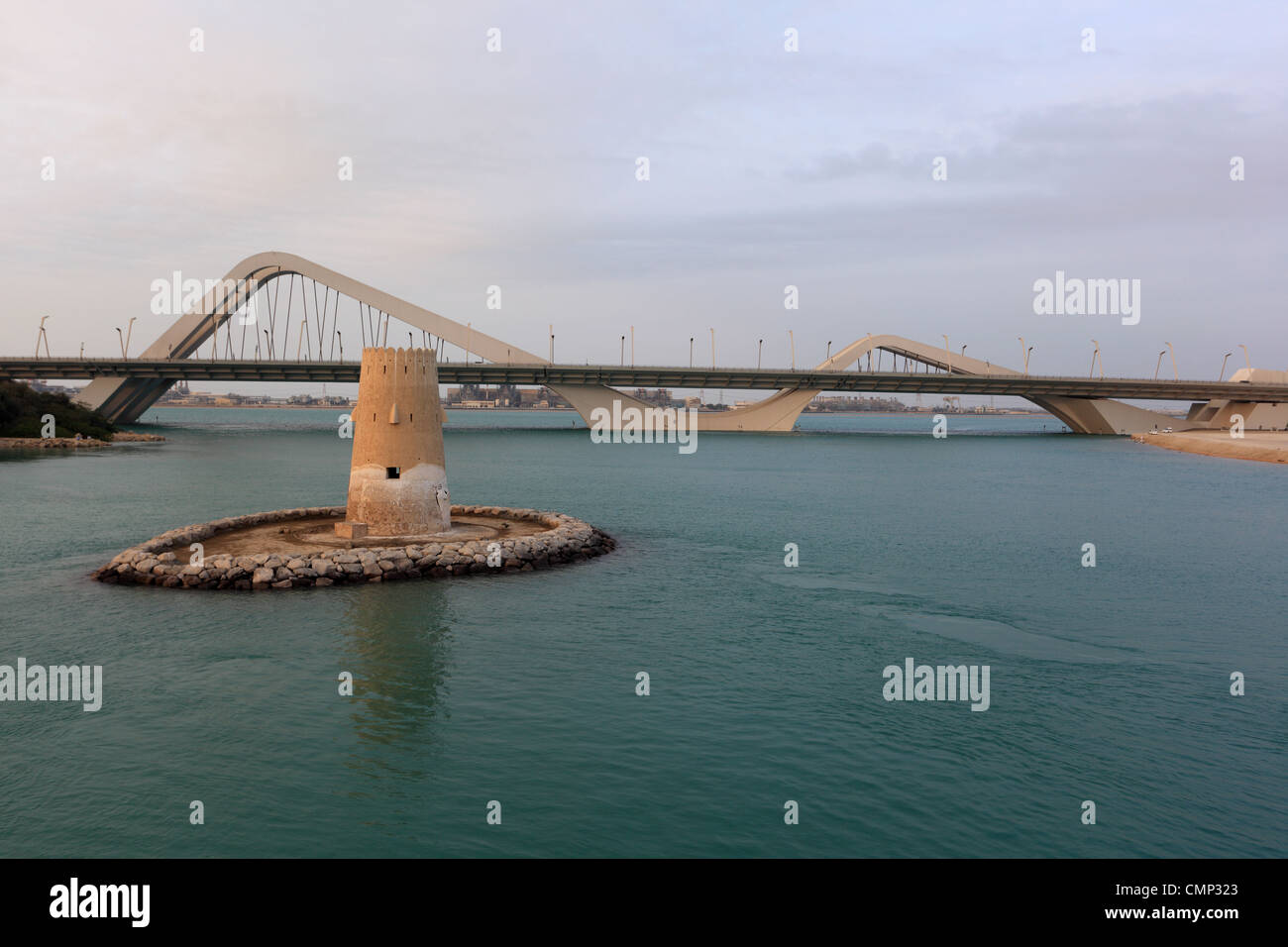 Pont sheikh zayed eau Banque de photographies et d’images à haute ...
