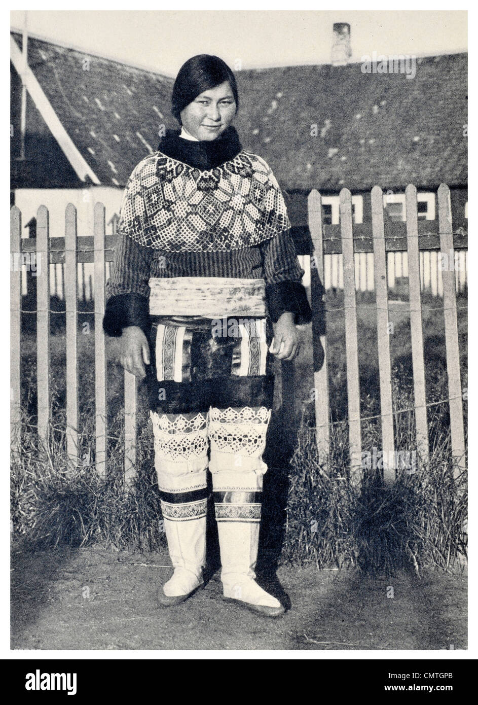 1925 Thule Eskimo Inuit Girl à Sisimiut Holsteinsborg, autrefois, une ...