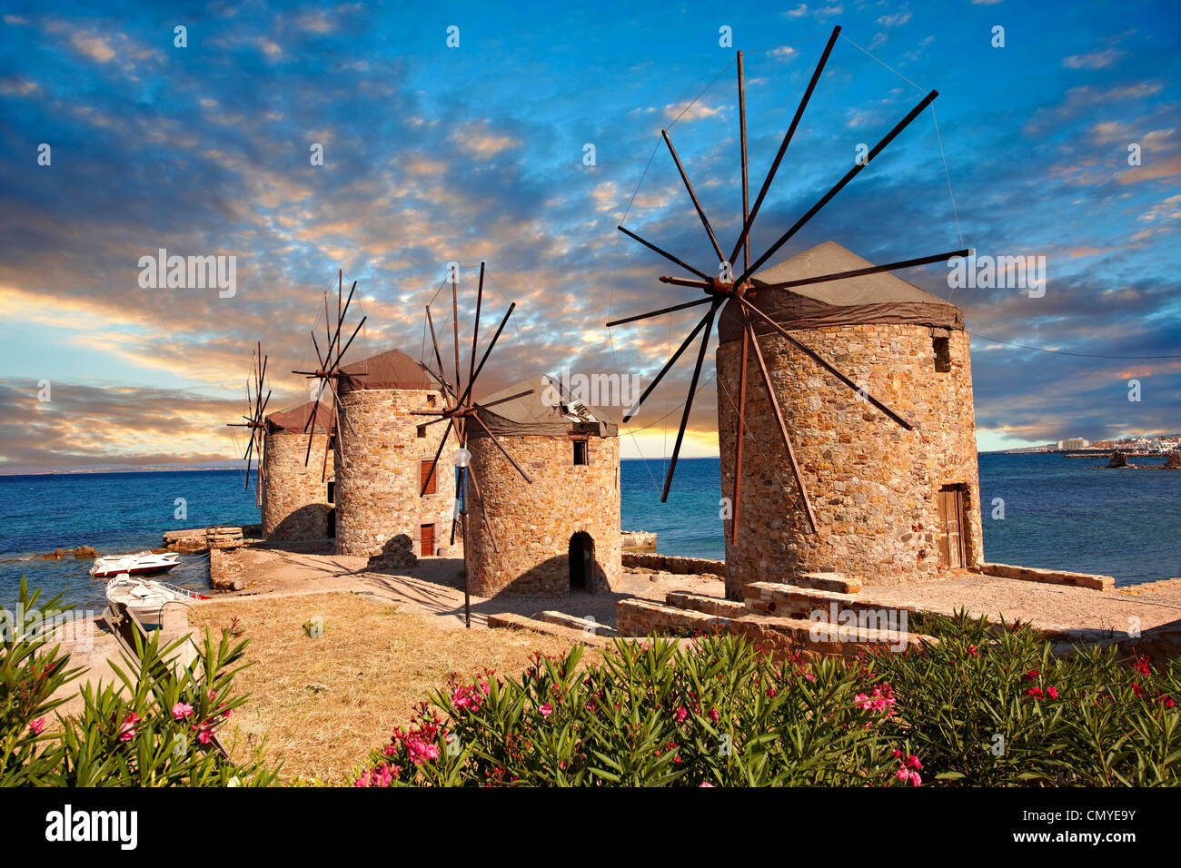 Les moulins à vent à Chios Chora. L'île de Chios Chios, Grèce Photo ...